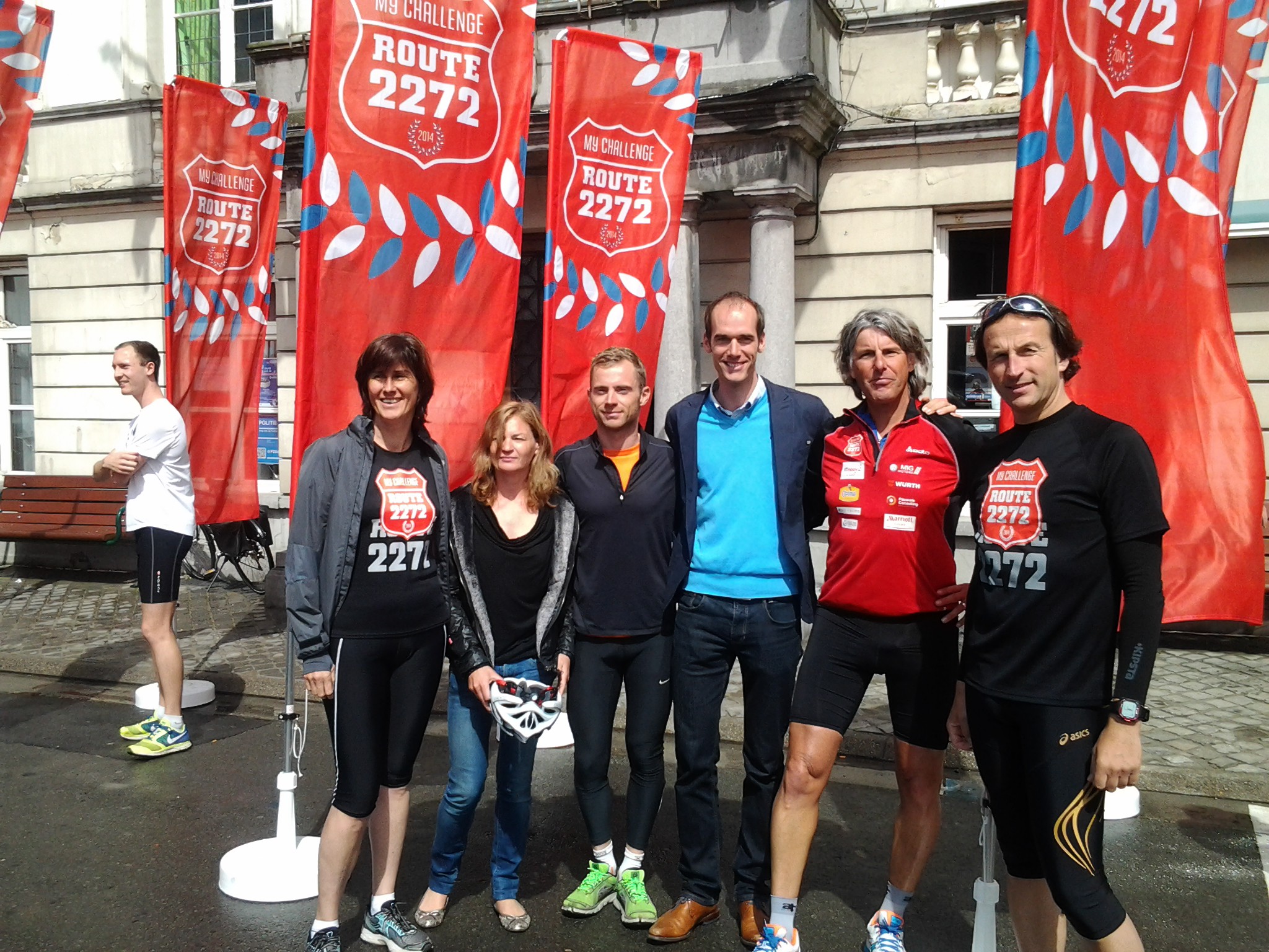 Marathonman Stefaan Engels verkwikt bij aquakine beluister zijn reactie ...